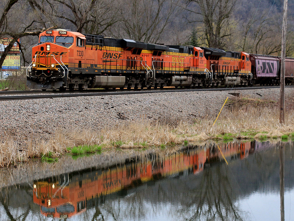 BNSF 7330